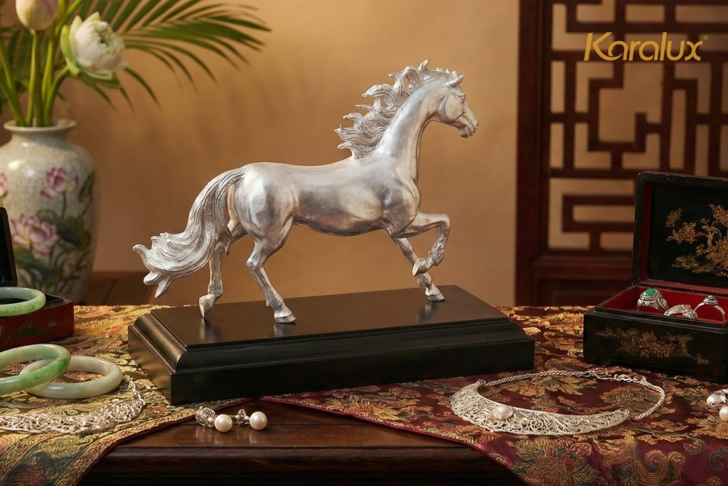 Tượng ngựa bạc Bạch Ngân Tuấn Mã đúc từ bạc nguyên chất